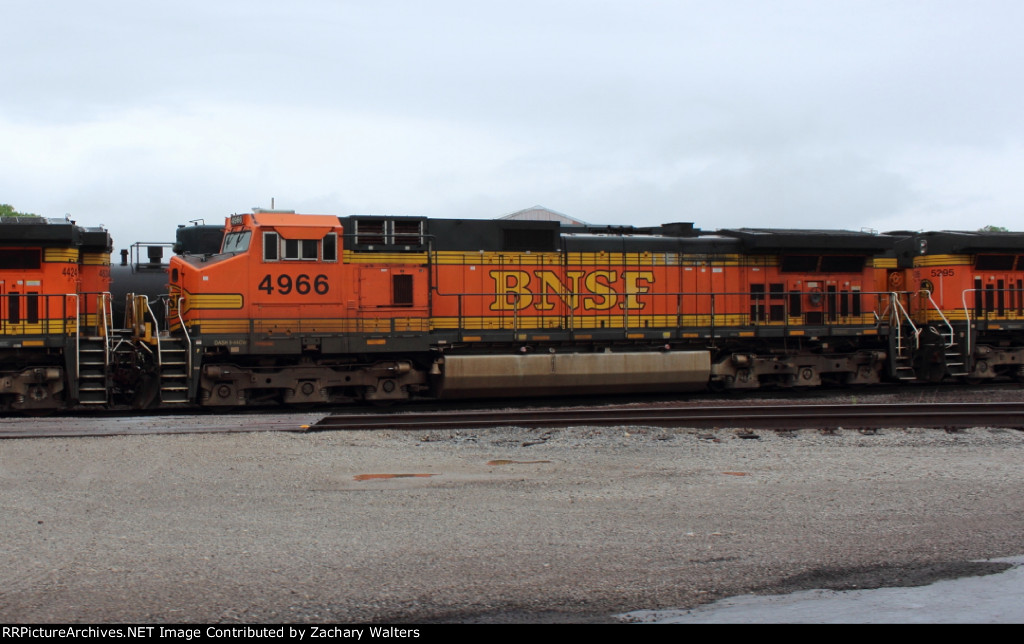 BNSF 4966